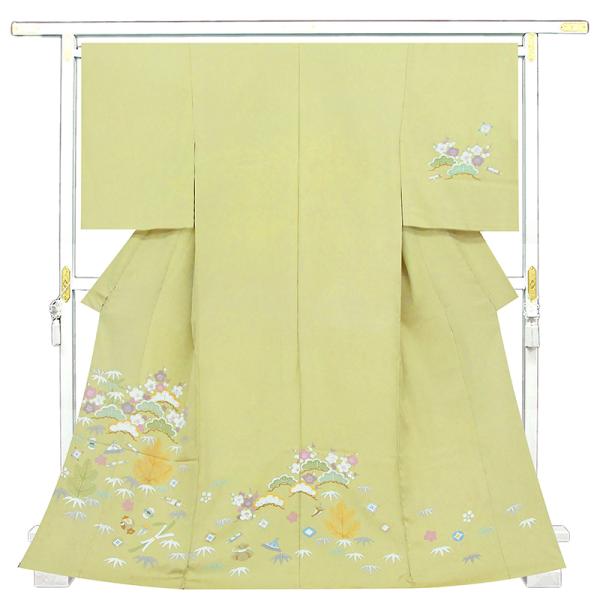 ■十色以上の染色友禅で桃山の華やかさと手描きの上質感を表現した特撰の物作りです。■京友禅伝統工芸の本加工で松竹梅宝尽くし文を描いた一級品です。■一格上の多色友禅技法が大切な式典でパーティー会場で最高の着姿を披露します。○地色　【こちらの地色...