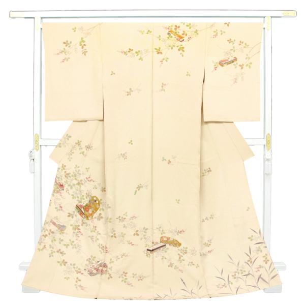 ■本加工手描き美術染に本金、多色優美上品染で最高級の礼装訪問着が仕上がっています。■着姿重視のデザイン性の高い四季王朝宝物絵箱図を上質な友禅でやさしく仕上げています。■最高の物作りが大切な式典で一格上の着姿を披露します。○地色　【こちらの地...