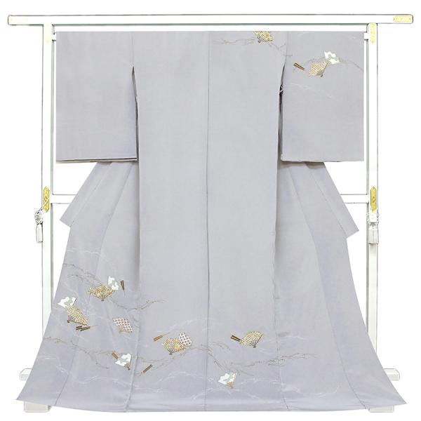 ■別誂のシボのあるちりめん生地に本加工の単彩手描き友禅で制作した特撰の訪問着です。■格調高い扇面の吹き寄せ文を京友禅伝統手描きや刺繍工芸の本格技法で仕上げています。■落ち着いた華やかさが楽しめる一格上の物作りが式典やお茶会などで最高の装いを...