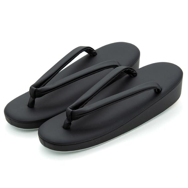 女性用の喪服草履です。■サイズかかと高さ(ゴム含む)：4.5cmLL：25〜25.5cm※商品により多少前後します。※化粧箱入り■素材合成皮革(塩化ビニール)■日本製◆メール便発送不可（規格サイズを超えるため） ■関連着物,和服,お葬式,お...