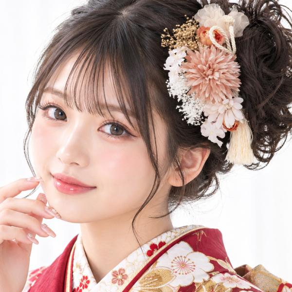 大きなコームタイプのお花飾りが1個と小花が2個セットになった髪飾りです。パーツ使いでお子様へのご使用や、全部まとめてボリュームのある豪華な使い方などアレンジができます。親子やお友達と分けて使うのもいいですね。■サイズ【大】7cm【中】6cm...