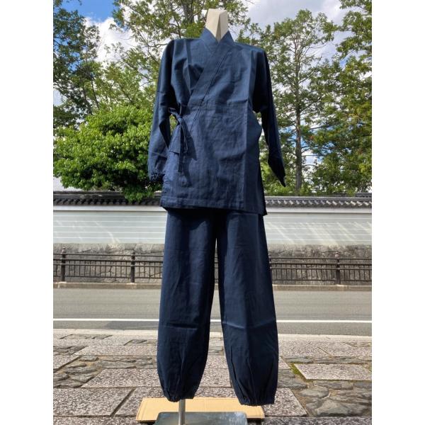 紺夏用　薄地　作務着綿50%/麻50%日本製大変涼しく着用していただけます。生地の特性上　シワが出来やすいです。上着ポケット；左胸内ポケット・右前身ごろズボンポケット；両脇手首・足首・ウエスト　ゴム入り※オプションのウエスト外紐付け加工は1...