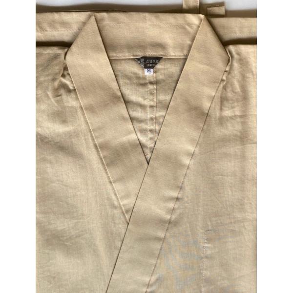 白茶色（ライトベージュ）夏用　薄地　作務着綿50%/麻50%日本製大変涼しく着用していただけます。生地の特性上　シワが付きやすいです。上着ポケット；左胸内ポケット・右前身ごろズボンポケット；両脇手首・足首・ウエスト　ゴム入り※オプションのウ...