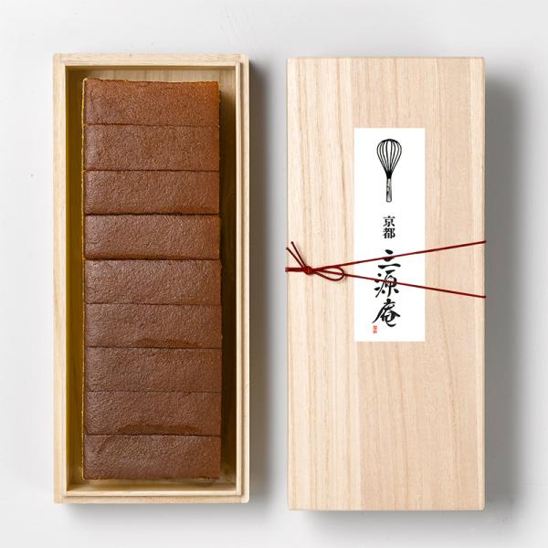 特選カステラ「五山」1号 【９切れカット済み・桐箱入り】 日本経済新聞「贈り物にしたランキング全国７位」に選ばれました！従来のカステラに比べ卵黄の比率を高めることにより、卵本来の『力』と『味』がさらにお楽しみいただけるお味となっております。...