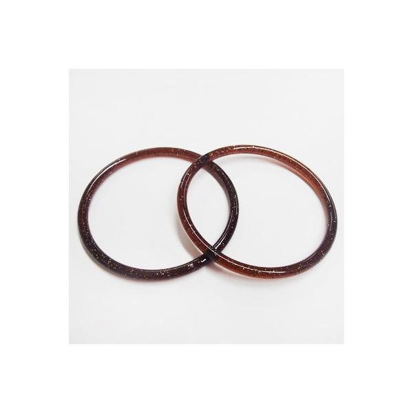 お好みの風呂敷をリングに結ぶだけでバックが出来上がります。結び方も簡単なので、その日の気分や服装に合わせて風呂敷を着せ替えしていただけます。小さなサイズの風呂敷ならば、浴衣やお着物に合わせても。サイズ　： 直径約13cm素材　　： プラスチ...