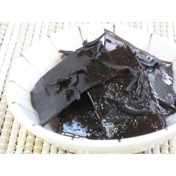 北海道の道南地方の真昆布とカルシウムたっぷりのちりめんじゃこをたまり醤油と砂糖でじっくり炊き上げた佃煮です。ちりめん山椒などちりめんじゃこの佃煮は、京都のおふくろの味です。京都のおふくろの味を思い出すような味に甘辛く炊いています。