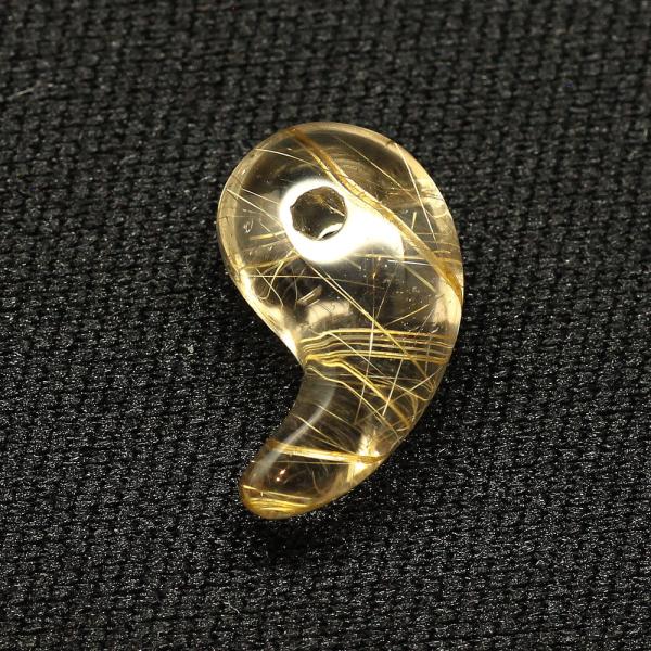 澄んだ水晶の中に広がる金針