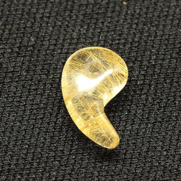 明るく輝く密集した金針