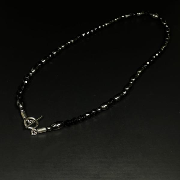 ☆アスリート（運動をする方）パフォーマンスを高めてくれる天然石を組み合わせて作った、マンテルパーツもセンス抜群のネックレスです。スターカットにカッコよく仕上げたブラックスピネルと磁気ヘマタイトのパワーを体感してくださいね^^〇ご自分用も然る...