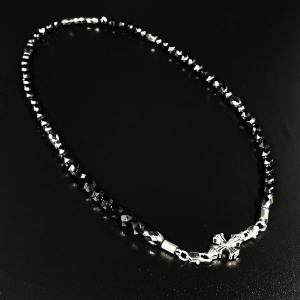 ☆京海堂は、お洒落にカッコよく、運動パフォーマンスを高める磁気ネックレスを作りました！！リリークロスをトップや留め具に使用することが出来るので、非常におすすめです。自分用も然ることながら贈り物やプレゼントにも選ばれています！！