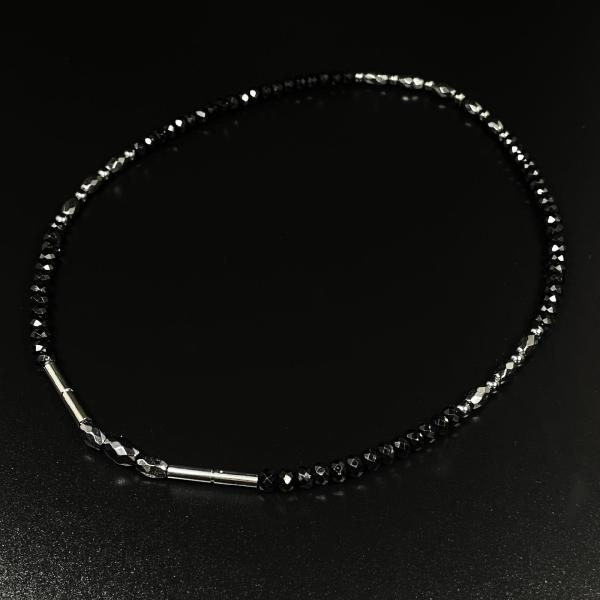 ☆磁気の力で運動能力を高めたい方にとにかくオススメのアイテムです。ヘマタイト（フェライト磁石配合）とブラックスピネル（パワーストーン）の組み合わせも然ることながら、ダブルクラスプ仕様にすることで外観も利便性もばっちりに仕上げました^^首周り...