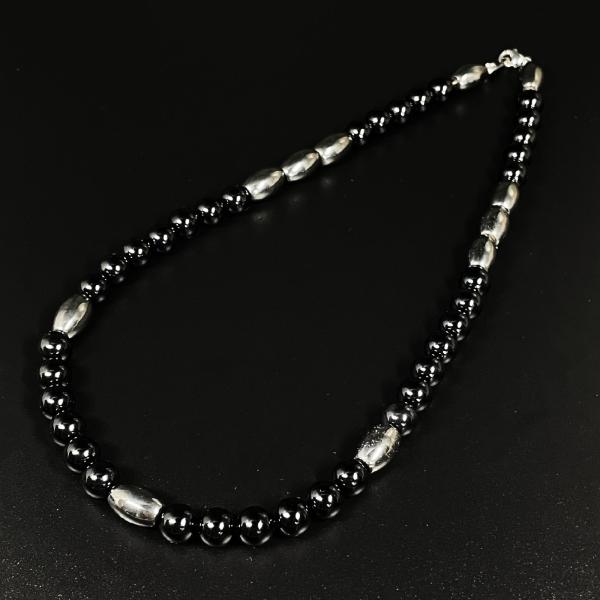 ☆漆黒のデザインがものすごくカッコいいアイテムです。重量感があり、ネックレス自体は重たく感じるかもしれませんが、そこに秘められたパワーがあります^^アスリート（運動をする方）パフォーマンスを高めてくれる天然石を組み合わせて作った、カニカンパ...