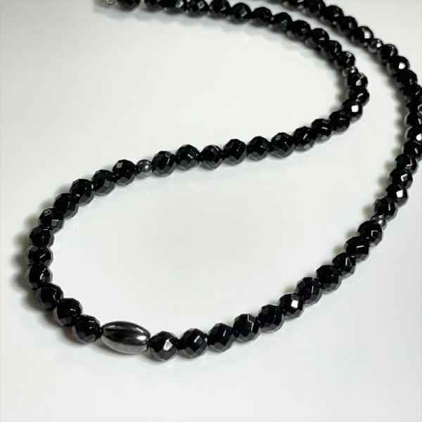 ☆アスリート（運動をする方）パフォーマンスを高めてくれる天然石を組み合わせて作った、カニカンパーツもセンス抜群のネックレスです。64面カットオニキスと磁気ヘマタイトのパワーを体感してください^^