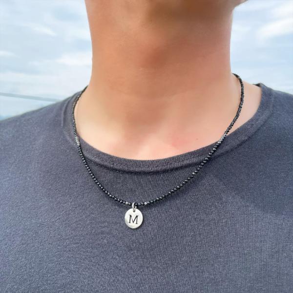 ☆磁気の力で運動能力を高めたい方にとにかくオススメのアイテムです。ALL2ミリ粒で製作しており、ストーンがキラキラ輝く姿は美しすぎます♪ヘマタイト（フェライト磁石配合）とカットオニキス（パワーストーン）の組み合わせも然ることながら、ブラック...