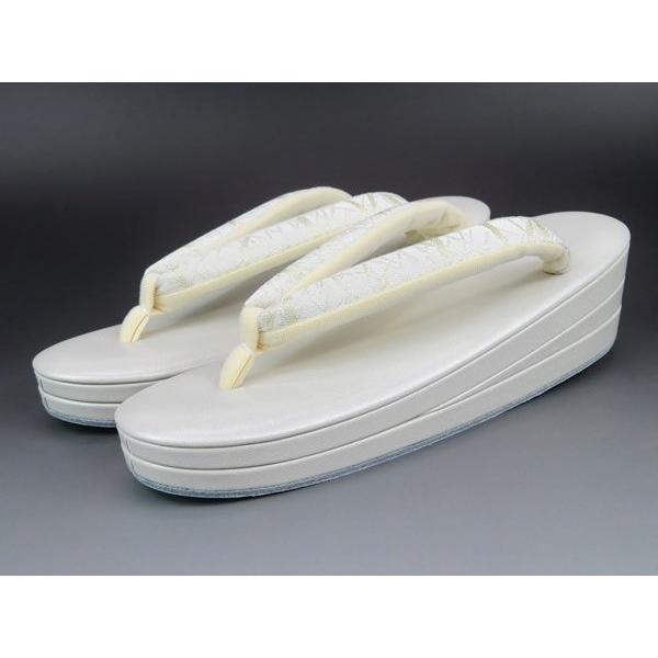 【 京都 銘織佐賀錦 】 草履　Ｓサイズ　(訳) 新品 サンプル品草履 （前２枚・後３枚重ね芯）高さ （かかとゴム除く）前 約1.5cm　後 約4.6cmＳサイズ （靴のサイズで約 21.0〜22.0）鼻緒　京都 銘織佐賀錦（金銀系）台　絹...