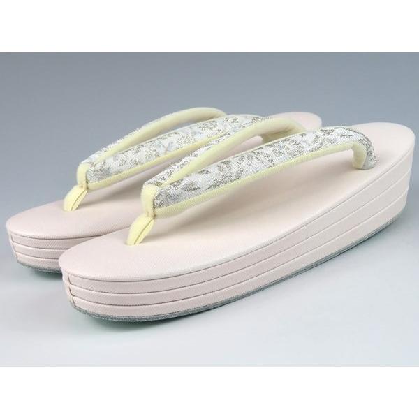 【 京都 銘織つづれ錦 】 和帆布　３枚通し 草履　Ｍサイズ草履 （前3枚・後3枚重ね芯）高さ （かかとゴム除く）前 約2.2cm　後 約4.5cmＭサイズ （靴のサイズで約 22.5〜23.5）鼻緒　京都 銘織つづれ錦台　和帆布（薄ピンク...