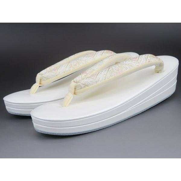 【 京都 銘織つづれ錦 】 草履　Ｌサイズ　(訳) 新品 サンプル品草履 （前２枚・後３枚重ね芯）高さ （かかとゴム除く）高さ　前 約1.5cm　後 約4.6cmＬサイズ （靴のサイズで約 23.5〜24.5）鼻緒　京都 銘織つづれ錦台　ラ...