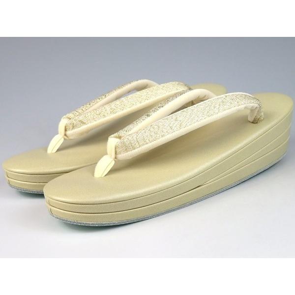 【 京都 銘織つづれ錦 】 草履　Ｍサイズ　(訳) 新品 サンプル品草履 （前２枚・後３枚重ね芯）高さ （かかとゴム除く）前 約1.5cm　後 約4.6cmＭサイズ （靴のサイズで約 22.5〜23.5）鼻緒　京都 銘織つづれ錦（金銀系）台...