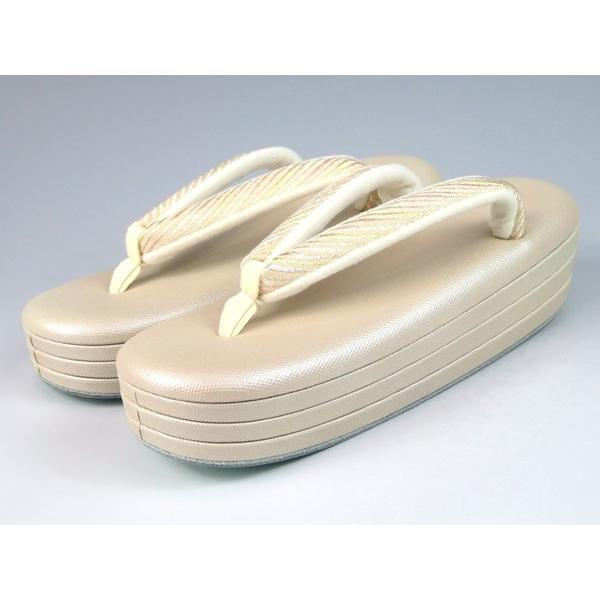 【 京都 銘織つづれ錦 】 低反発　小判型 草履　Ｓサイズ　(訳) 新品 サンプル品草履　小判型 （前３枚・後３枚重ね芯）高さ （かかとゴム除く）前 約2.0cm　後 約3.8cmＳサイズ （靴のサイズで約 21.0〜22.5）鼻緒　京都 ...