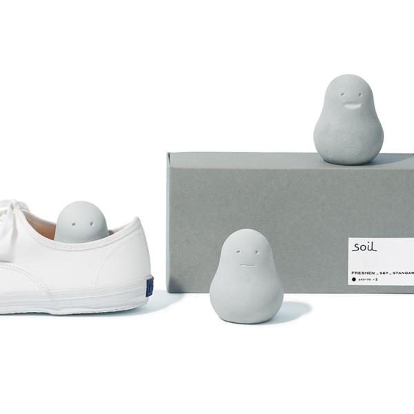 サイズ：本体/約直径53×70mm（パッケージ：幅205×奥行き105×高さ60mm）素材・材質：珪藻土、炭、リサイクルアッシュ重量：本体：88g（パッケージ込み重量：390g）※製品重量は目安です。 珪藻土の水分含有量によって多少前後しま...