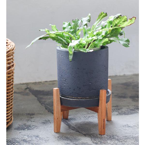 サイズ：約 w240×d240×h153mm素材・材質：天然木 (マホガニー)生産国：インドネシア※組み立て式の商品です。（脚は組み立て式のため、付属のネジで中央を固定してご使用ください。）※鉢サイズ：φ200mmまで対応※組み立て用ネジ付...