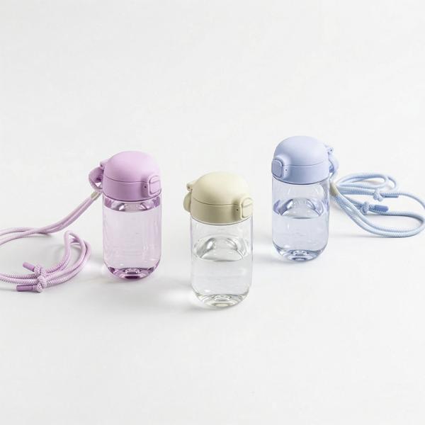 サイズ：[ボトル] φ72 x H155 x W87 mm / 380 ml / 約126 g※本体の高さ(蓋なし) H130 mm / 約58 g[ストラップ] W400 x D40 mm / 約30 g※紐の長さは約700〜1400 m...