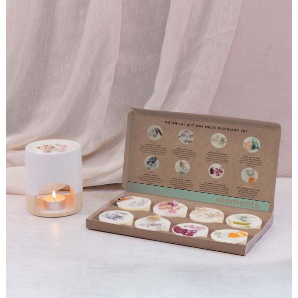 サイズ：パッケージ/26.6×14.2 ×2.1cm生産国：UK（イギリス）※燃焼時間：約10-20時間×8個全8種の香りWOOD・・・パロサント＆アンバーの香りLIGHT・・・ブラッシュローズ＆ピオニーの香りAIR・・・ワイルドミント＆ベ...