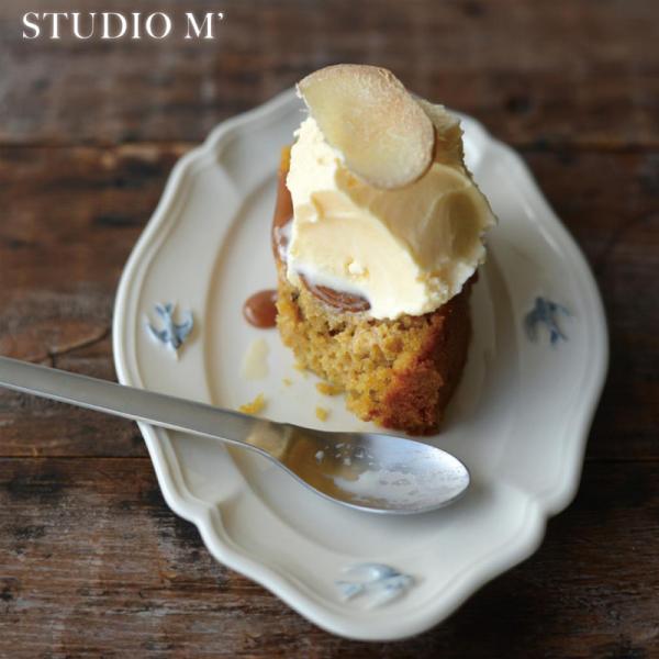 サイズ：W19.2×D13×H2cm素材・材質：陶磁器生産国：日本※食洗器・電子レンジ使用可、オーブン使用不可※絵柄は一つひとつ手描きで施しています。色の濃さやムラ、位置のズレなど個体差が生じます。 ※プレート本体のカラーはやや黄みがかった...