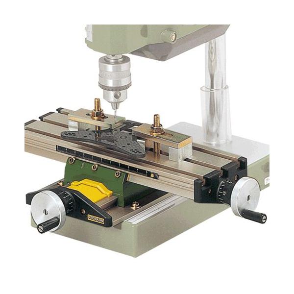 【メーカー】●キソパワーツール（株）【特長】●より精密な穴あけ作業を可能にした小型のクロステーブル【用途】●ボール盤などに取り付けて、精密な穴あけ加工など【仕様】●機体寸法：横265mm×奥行き195mm×高さ43mm●テーブル寸法：横21...