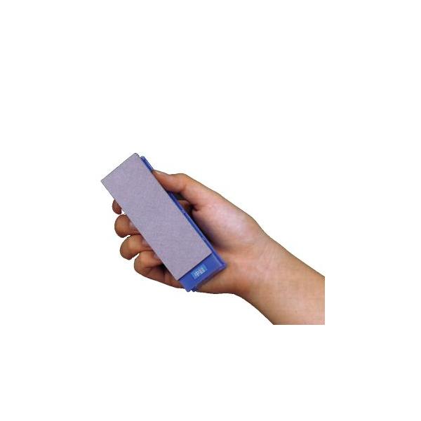 【メーカー】●（株）ツボ万【特長】●汎用・金型・金属・包丁研磨●持ちやすい台付き。経済的な替刃方式。【用途】●金型、工作機械テーブル、包丁研ぎ、石材・タイルの面取り、陶器の修正など。【仕様】●台付き（mm）：37.5×117×32●形状：平...