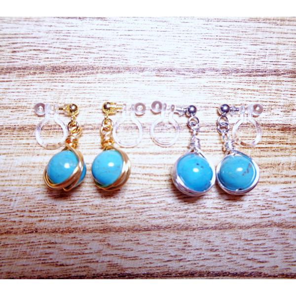 商品の大きさは定規と一緒に撮影された写真をご参考ください。練りターコイズをワイヤーで巻き、アクセントを加えた樹脂ノンホールピアスです。銅線にポリウレタン加工を施した 変色しにくいアーティスティックワイヤーを使用しております。・天然石の為、天...