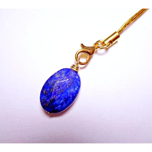 商品の大きさは、定規と合わせて撮影した写真をご覧ください。大きめ天然石のシンプルなストラップです。天然石接続に使用している金属ピンの色に合わせたカラーのストラップを選定して付けております。若干の個体差や天然石による色合いの差がございますこと...