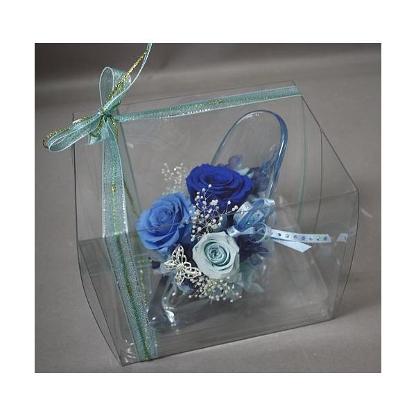 ハイヒールアレンジブルー系のバラでアレンジいたしましたバラ・アジサイ・カスミソウすべてプリザーブド使用