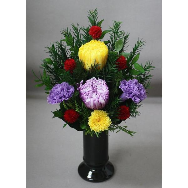 輪菊・カーネーション・小菊・千日紅・ラスカス・ストーベ等グリーンもすべてプリザーブド使用です後ろにリボンをお入れしてありますご注文いただいてからお作りいたします同じようにお作りいたしますご注文いただいてから３〜１０日後の発送になりますサイズ...