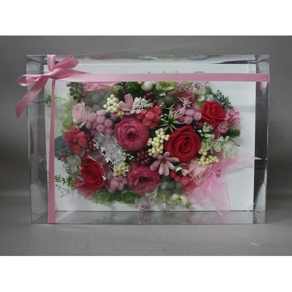 ★プリザーブドフレームアレンジ（ケース入り）　バラ・アジサイ・ライスフラワーはプリザーブド使用です　他に木の実・アートの実・リボンなどを使用しています　この商品はサンプルです　同じようにお作りいたしましてお送りいたします　色違いでもお作りい...