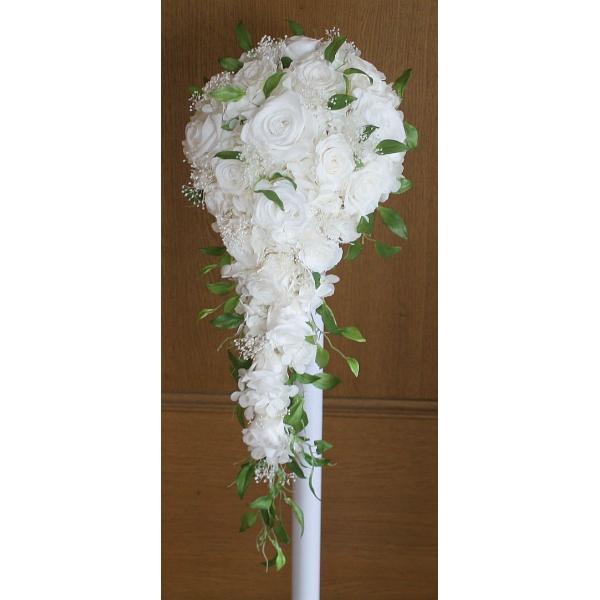 プリザーブドのキャスケードブーケサイズは約ですが長さ４５cm・横２０cmになります色違いでお作りすることも可能です２週間ぐらいの余裕をもってご注文ください