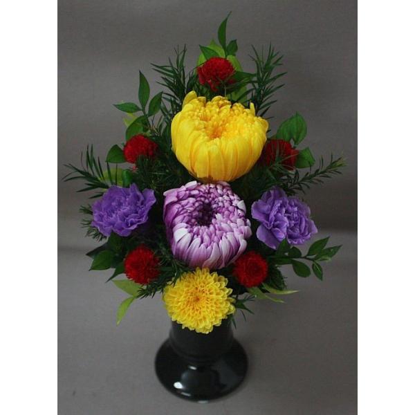 輪菊・カーネーション・小菊・千日紅・ラスカス・ストーベ等グリーンもすべてプリザーブド使用です花器付きの仏花アレンジですご注文いただいてから同じ感じでお作りいたしますご注文いただいてから３〜１０日後の発送になりますサイズは約ですが高さ28cm...