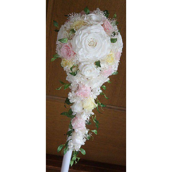 白を主にピンクをお入れしてあります真ん中をメリアにしてありますので豪華です