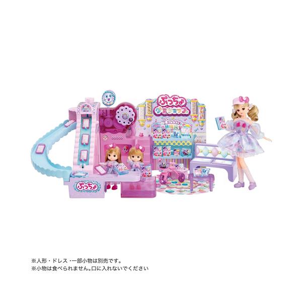 いらっしゃいませ！リカちゃんのグミショップへようこそ♪レバーでくるくる☆つくって、ならべて、どれにする？ できたてぷっちょ、コロロ、コグミ、忍者めしがいっぱい！初回限定版はリカちゃんサイズのおかいものバッグ付き！レバーをくるくる回すと、でき...