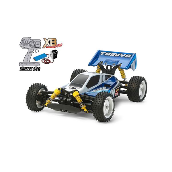 豪快なオフロード走行がたっぷり楽しめる、完成電動RC・4WDレーシングバギーです。操縦性に優れたシャフトドライブ4WDのTT-02Bシャーシを採用複数台で気軽に遊べる2.4Gプロポを使用●全長380mm、全幅250mm、全高145mm●ホイ...