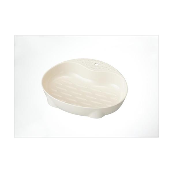 「ネコにやさしい食器」は、愛猫がストレスを感じずに食事ができるように開発された機能性食器です。食器にヒゲがあたりにくいワイド設計。ドライフードを舌ですくいやすくする底面の突起を装備。(個体差があります)