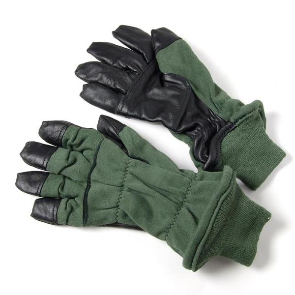 ＵＳ．ＨＡＵ−１５Ｐ．フライヤーグラブ(新品）アメリカ軍採用パイロットグラブ少し厚手の白い裏地が付いて　分厚い作りサイズ的には　８と９が　Ｍサイズ　　　　　　　１０と１１　Ｌサイズ　　　　　　　６と７が　Ｓサイズ寒い冬、お店のスタッフは革の...
