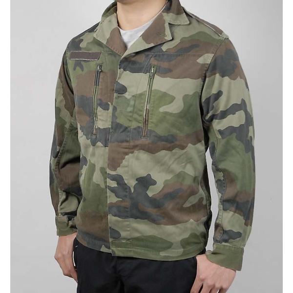 デザイン的にも人気のあるジャケットでポケットの使い方も面白い右胸にはマジックテープの片方が付いている場合があります素材：コットン×ポリエステルジャケットの表示は数字の後にＣ，Ｍ，Ｌとありますがこれは丈の表示です最初の数字は胸囲を示します８０...