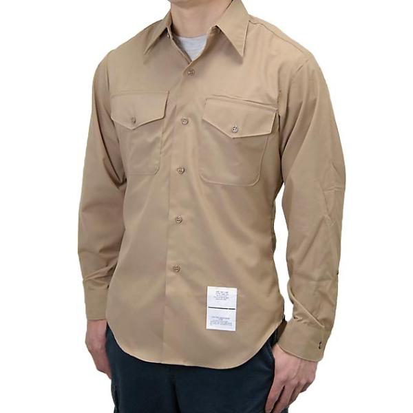 アメリカ軍本物マリーン、ドレス長袖シャツ素材：ポリ、ウールカラー：カーキマリーン独特のカーキシャツ洗濯してもすぐ乾きますシワになりにくく、良い感じで着れます胸ポケット２個袖丈、着丈が連動してそれぞれ長くなります--　サイズ　--　 肩幅　袖...