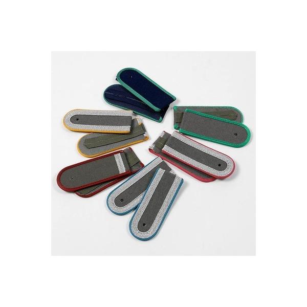 ドイツ軍のシャツとジャケットの肩に付けるハードタイプ階章*****************************************銀色の縁取りがあるタイプＡ．Ｂ．Ｃ．Ｄ．Ｅ．Ｆ．Ｇ．Ｈ．Ｑ　は銀縁がＵの字の様に端が開いたタイプ銀縁が...