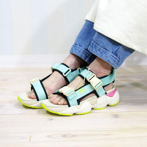 【商品説明】毎年人気のスポーティーサンダルシリーズトレンドを意識したデザインが可愛いですカラフルな色合いもアクセントになりますノーネームらしく美脚シルエットの4cmソールもGOOD後ろのマジックテープのみで着脱可能です足に触れる部分はソフト...