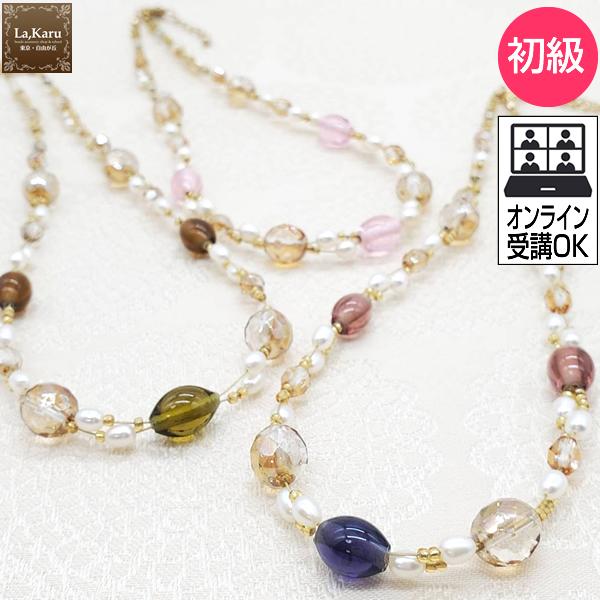 淡水パールを贅沢に使った、使い勝手のいいショートネックレスナイロンコードワイヤーに、ビーズを順番に通すだけで作れる初級者向けのキットですトップとサイドのクリスタルガラスはお好きな色を選べます◆難易度：★☆☆☆☆◆サイズネックレスの長さ：約4...