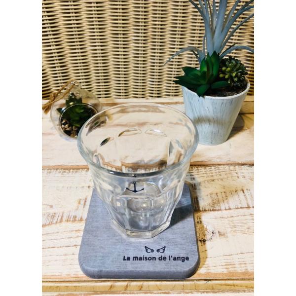 【作品への想い】お客さま、お友達がおうちに遊びに来た時におもてなししたい時、ちょっと一息入れたい時にコースターを敷くだけで特別な気分になれますよね♪そんな演出をしたい時に使っていただけると幸いです。【珪藻土のお手入れ方法】直射日光、高温多湿...