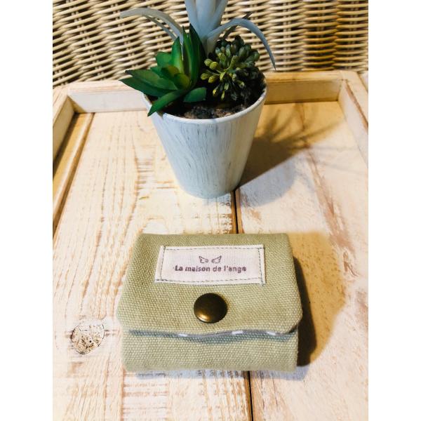 【作品への想い】(特許出願中）全種類のコイン別に収納できるからめちゃくちゃ便利です。お財布に小銭を入れるとかさばるし、取り出しにくいから小銭は別にしたいですよね!風水で金運の良いミントグリーンにしました♪handmadeなのでひとつひとつ全...