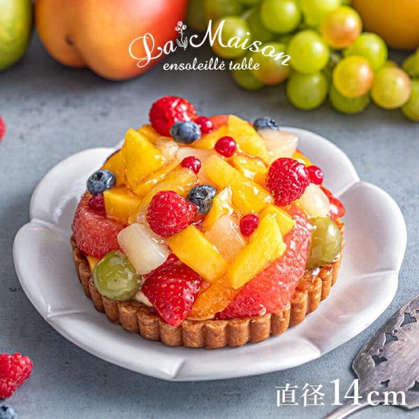【内容量】ラ・メゾン フルーツタルト 選べる！直径 14cm（約2名様から3名様分）、キャンドル5本付き【原材料】バター（国内製造）、砂糖、乳等を主原料とする食品、鶏卵、パインアップル、牛乳、小麦粉、アーモンドパウダー、マンゴー、ピンクグレ...